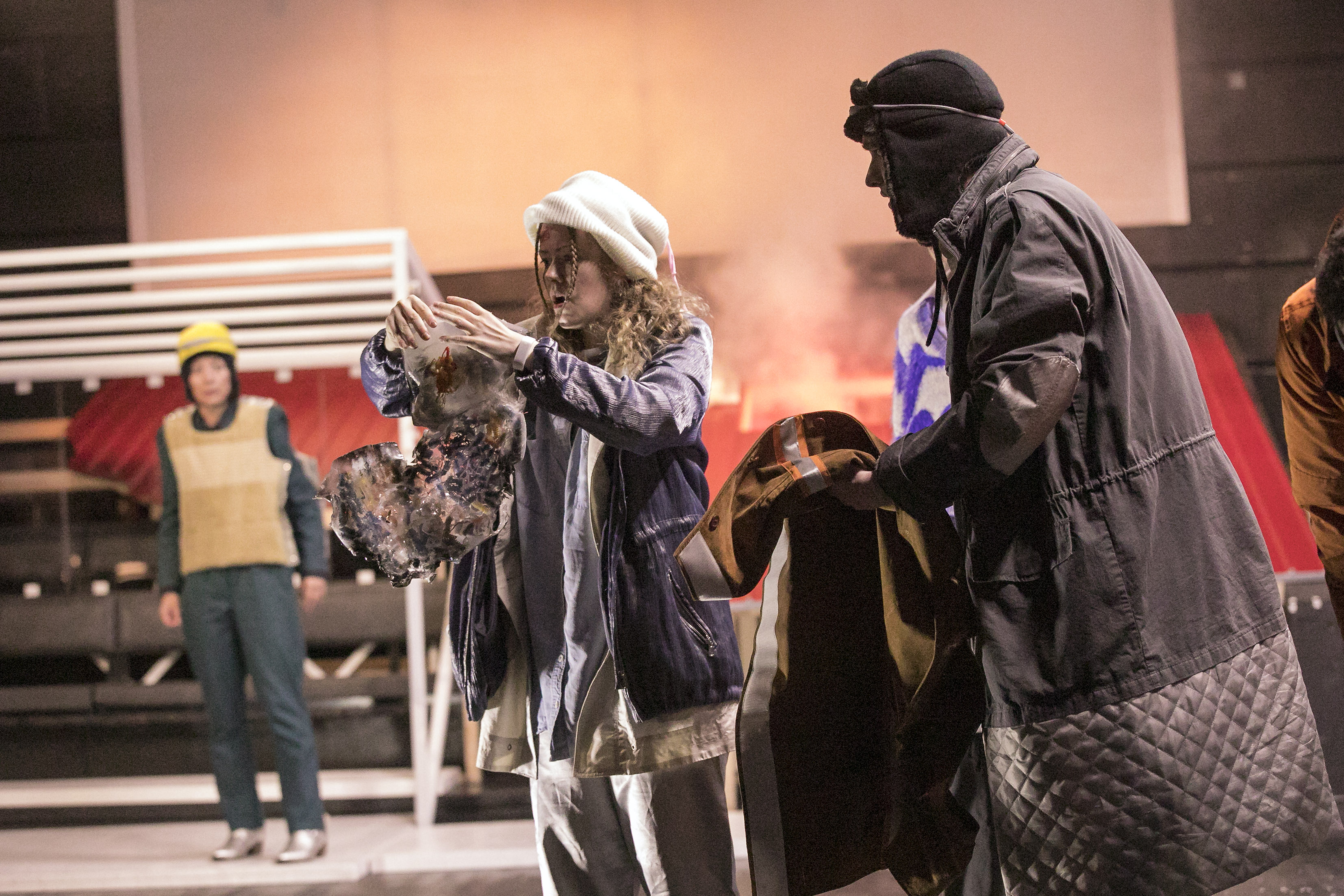 "Der Bus brennt" von Kirsten Fuchs - GRIPS Theater